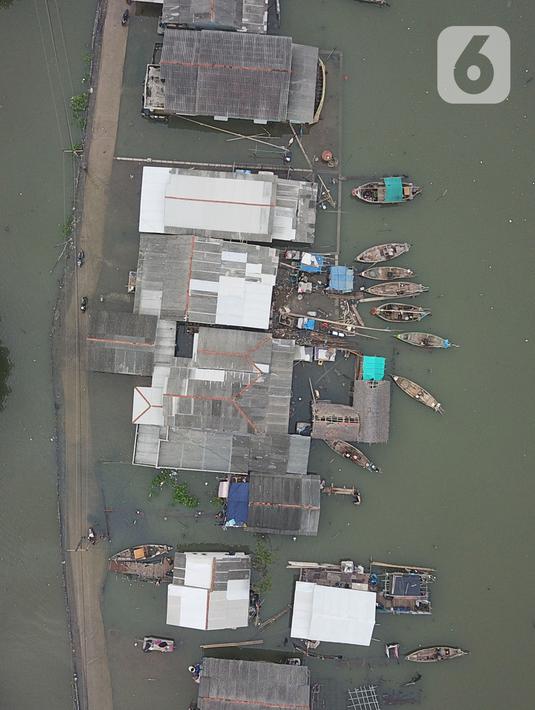 FOTO: Banjir Rob Masih Genangi Permukiman Warga Muara Gembong - Foto ...