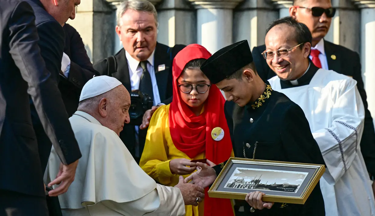 Tiba di Katedral Jakarta, Paus Fransiskus Disambut Meriah - Foto ...