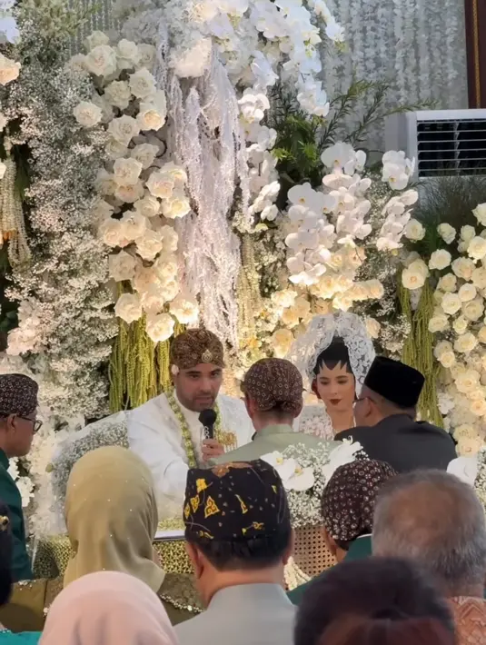 Potret Daniel Mantan Suami Susi Pudjiastuti Nikahkan Nadine Kaiser ...