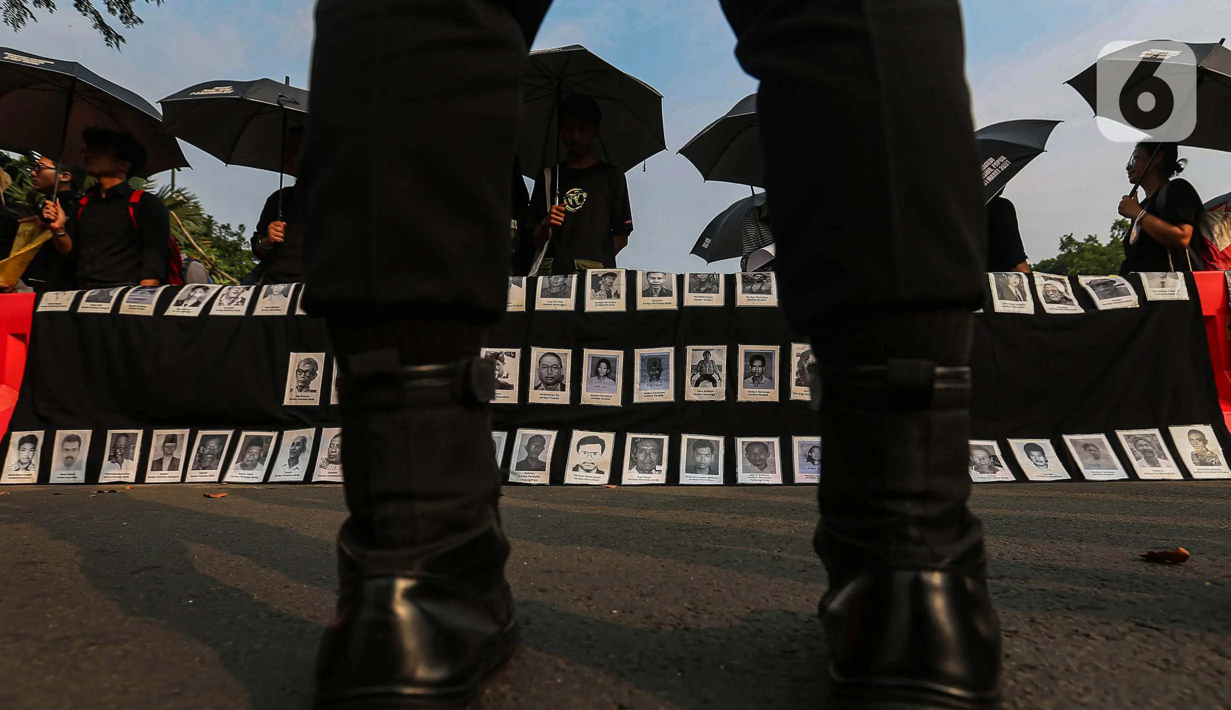 Aksi Kamisan ke-815 Rawat Ingatan Tragedi Mei 1998 - Foto Liputan6.com