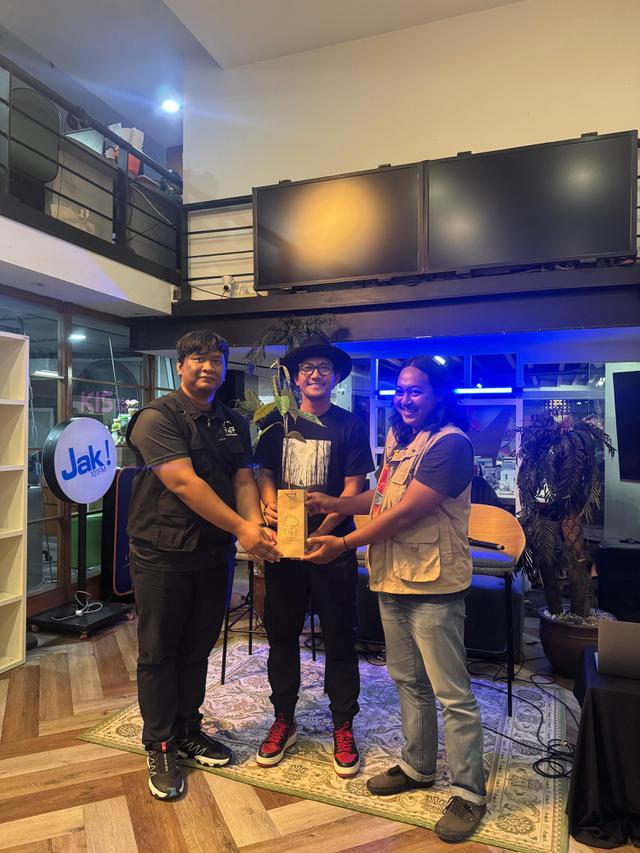 Sandy Canester Rilis Lagu “Pohon”, Refleksi Tema Sederhana namun Mendalam