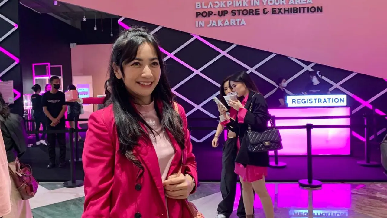Hesti Purwadinata Nikmati Momen Berada di Dalam Blackpink In Your Area Pop-Up Store & Exhibition ...