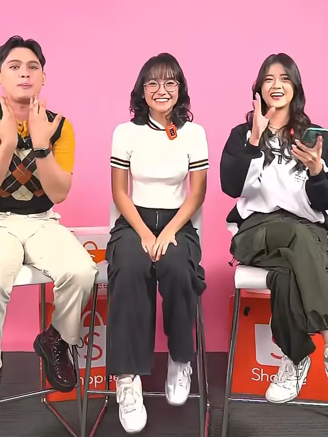 Freya dan Christy JKT48 Ditantang Pose Kiyowo di Shopee Live, Penonton Kegirangan! - ShowBiz ...