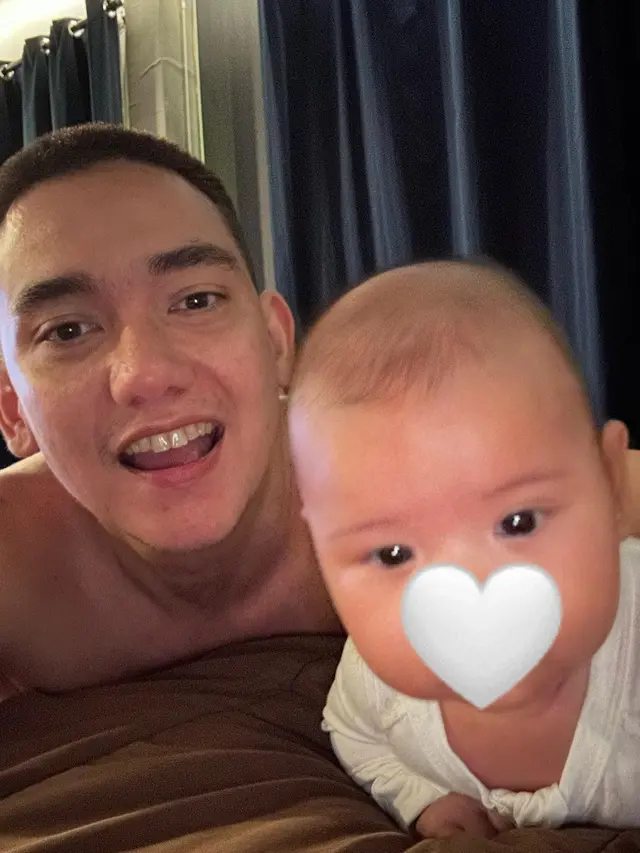 6 Potret Adipati Dolken Asuh Baby Nae Ini Bikin Senyum Tipis, Jadi Ayah ...