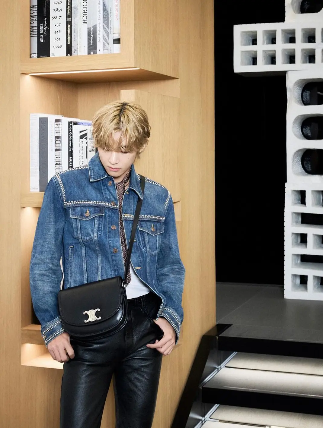 10 Potret Transformasi Gaya Rambut V BTS, Penuh Pesona Tonjolkan Ciri ...