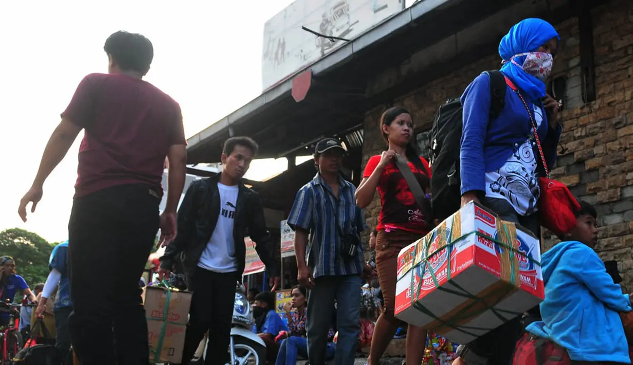 Terminal Grogol Mulai Dipadati Pemudik - Foto Liputan6.com