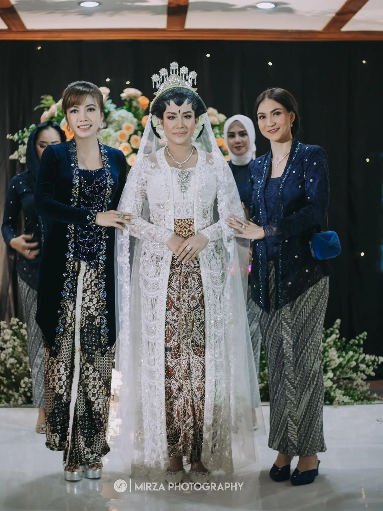 6 Potret Shinta Bachir Menikah dengan Indra Kristianto, Tampil Anggun ...