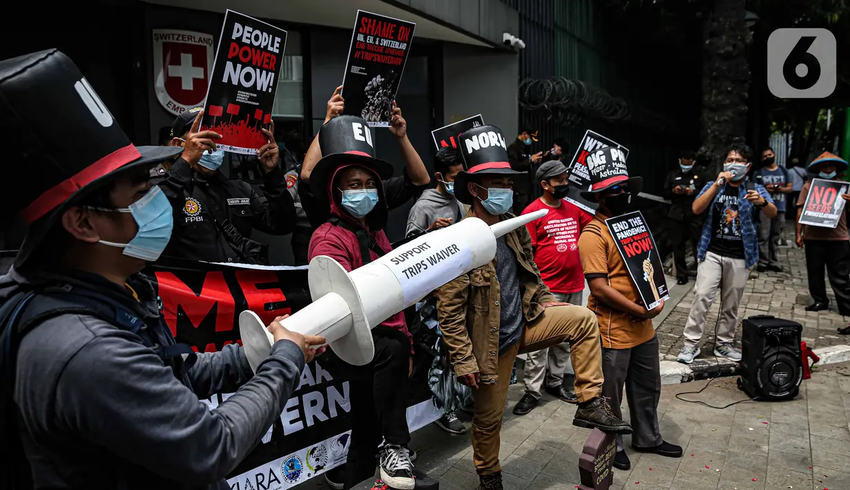 FOTO: Aksi Demo Mengecam Kehadiran WTO di Kedubes Swiss - Foto Liputan6.com