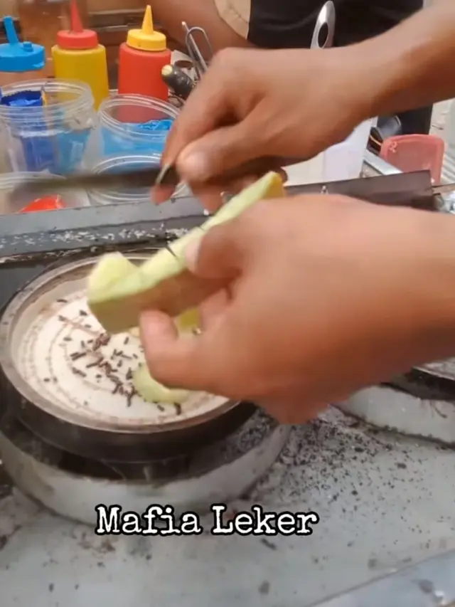 7 Potret Kue Leker Nyeleneh Ini Isian Melon hingga Sate, Bikin Geleng ...