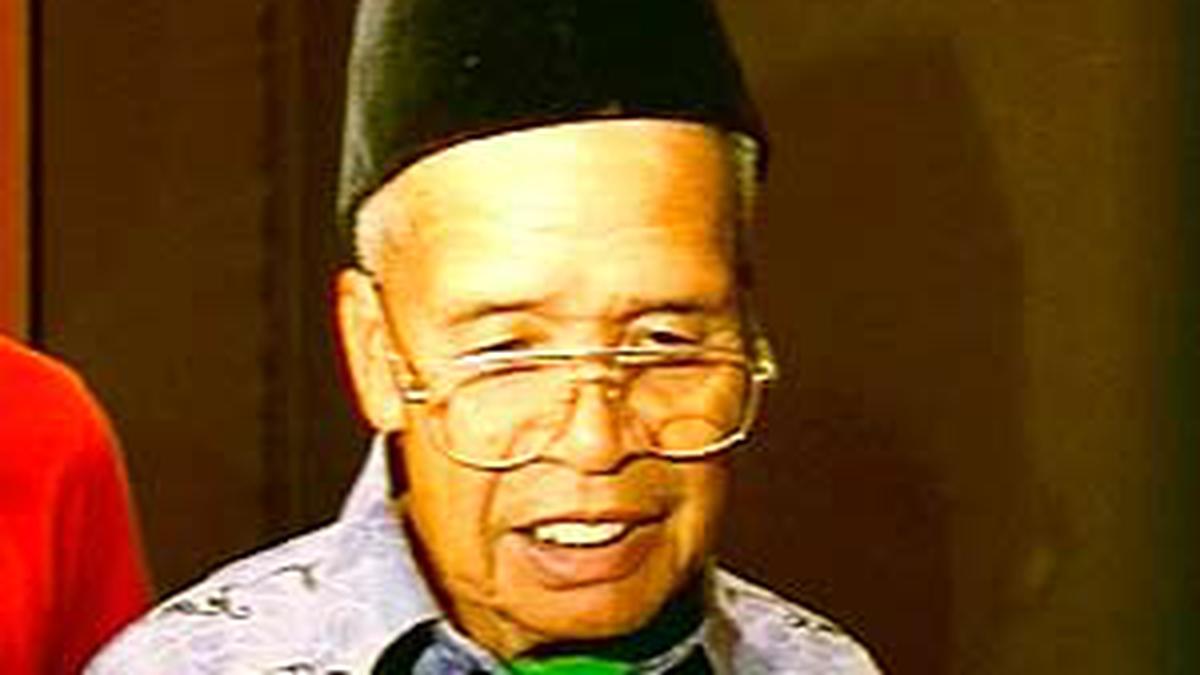 Mbah Maridjan Turun Gunung - ShowBiz Liputan6.com