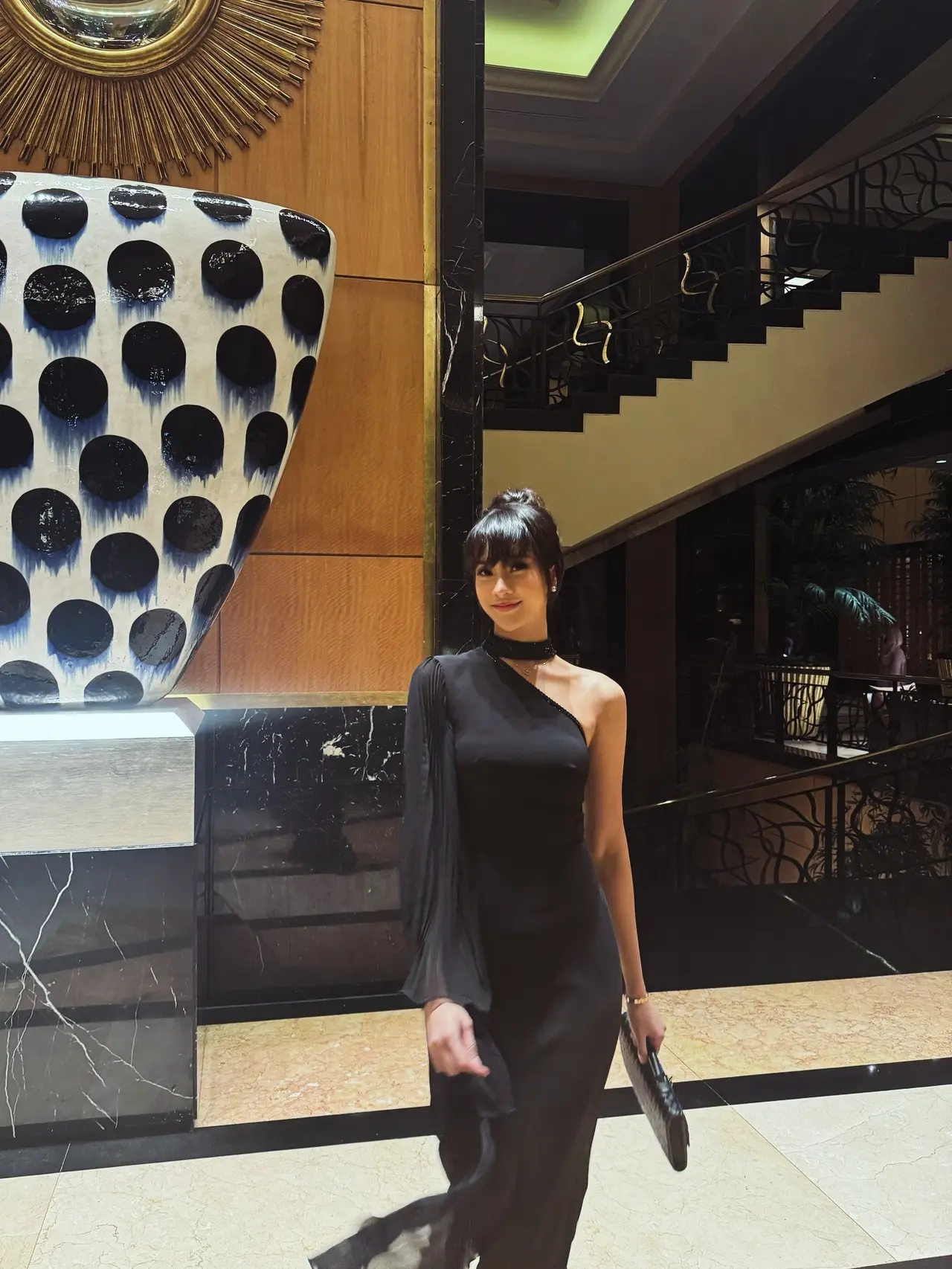 7 Potret Anya Geraldine Sendirian di Kondangan, Tampil Menawan dengan ...