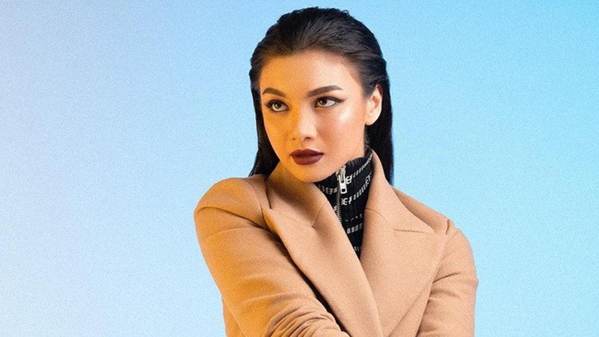 7 Gaya Pemotretan Angela Gilsha dalam Tema Classe Confidentiel, Elegan ...