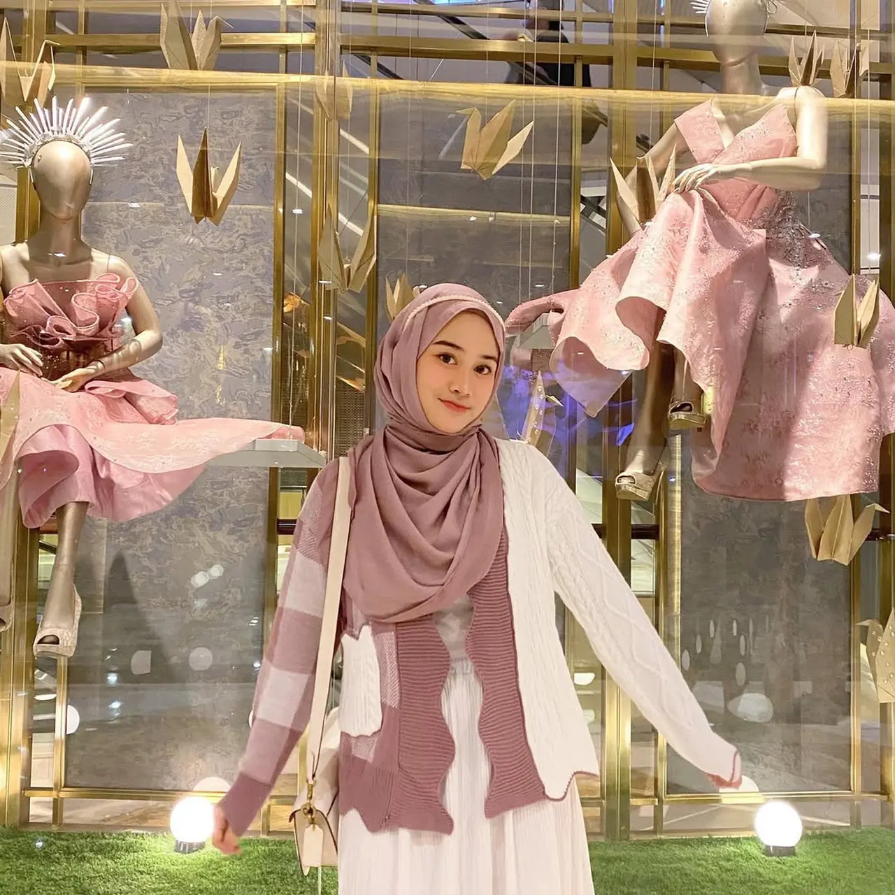 6 Potret Khansa Mariska Calon Istri Gus Azmi, Curi Perhatian Dilamar di Usia 18 Tahun - Hot ...