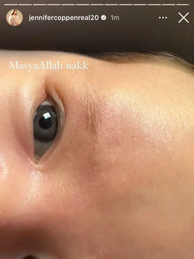 Menyembunyikan Wajah Putri Kecilnya, Ini 3 Potret Anak Jennifer Coppen - Entertainment Fimela.com