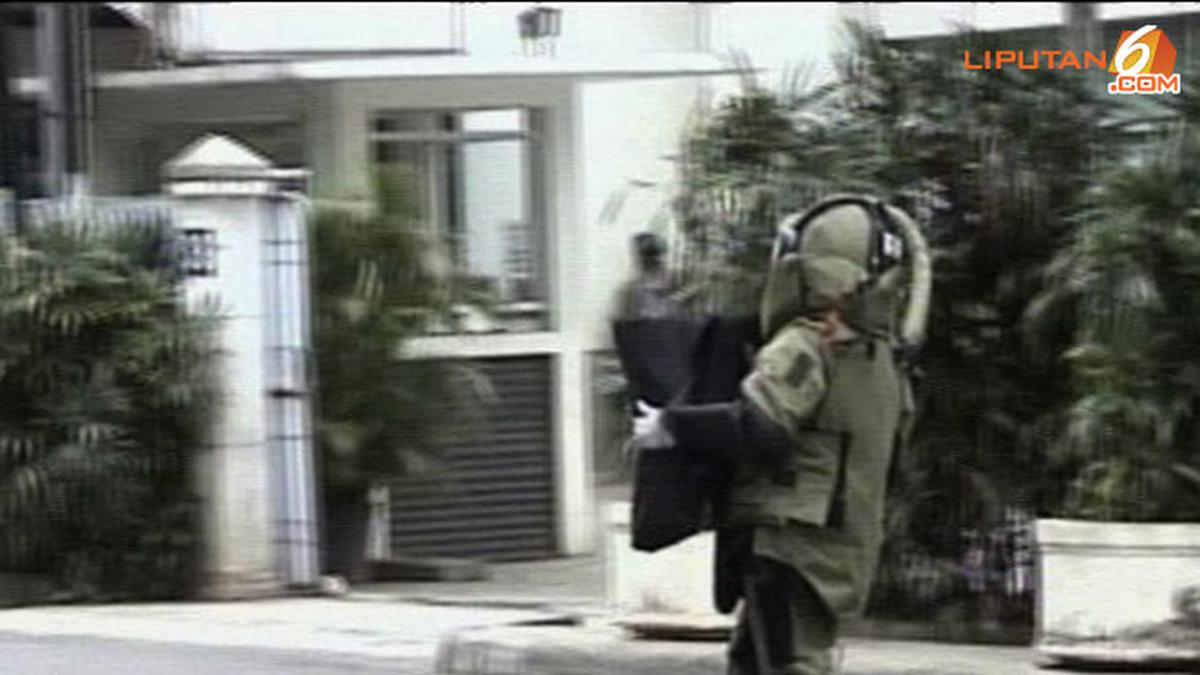 [VIDEO] Tim Jihandak Amankan Tas Tertinggal di Tanah Abang - News ...