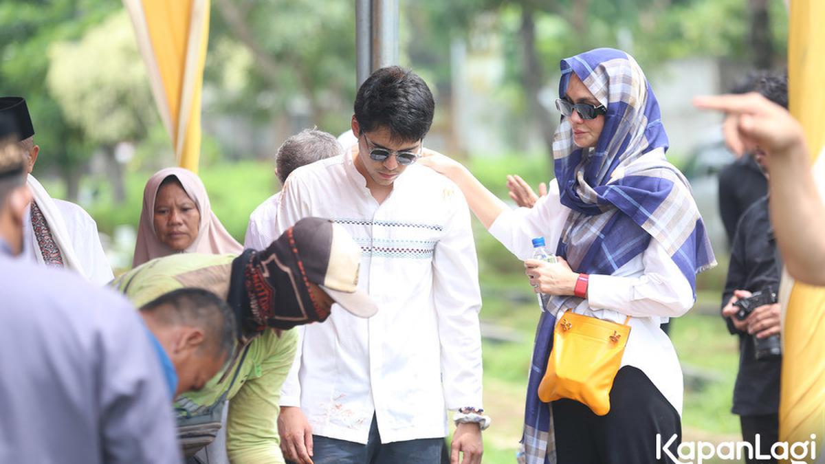 Potret Pemakaman Ibu Maxime Bouttier, Luna Maya Setia Mendampingi ...