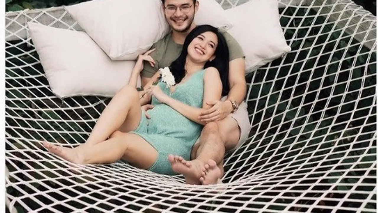 Disebut Sedang Hamil, Ini 6 Momen Mesra Sylvia Fully dan Kevin Andrean - ShowBiz Liputan6.com