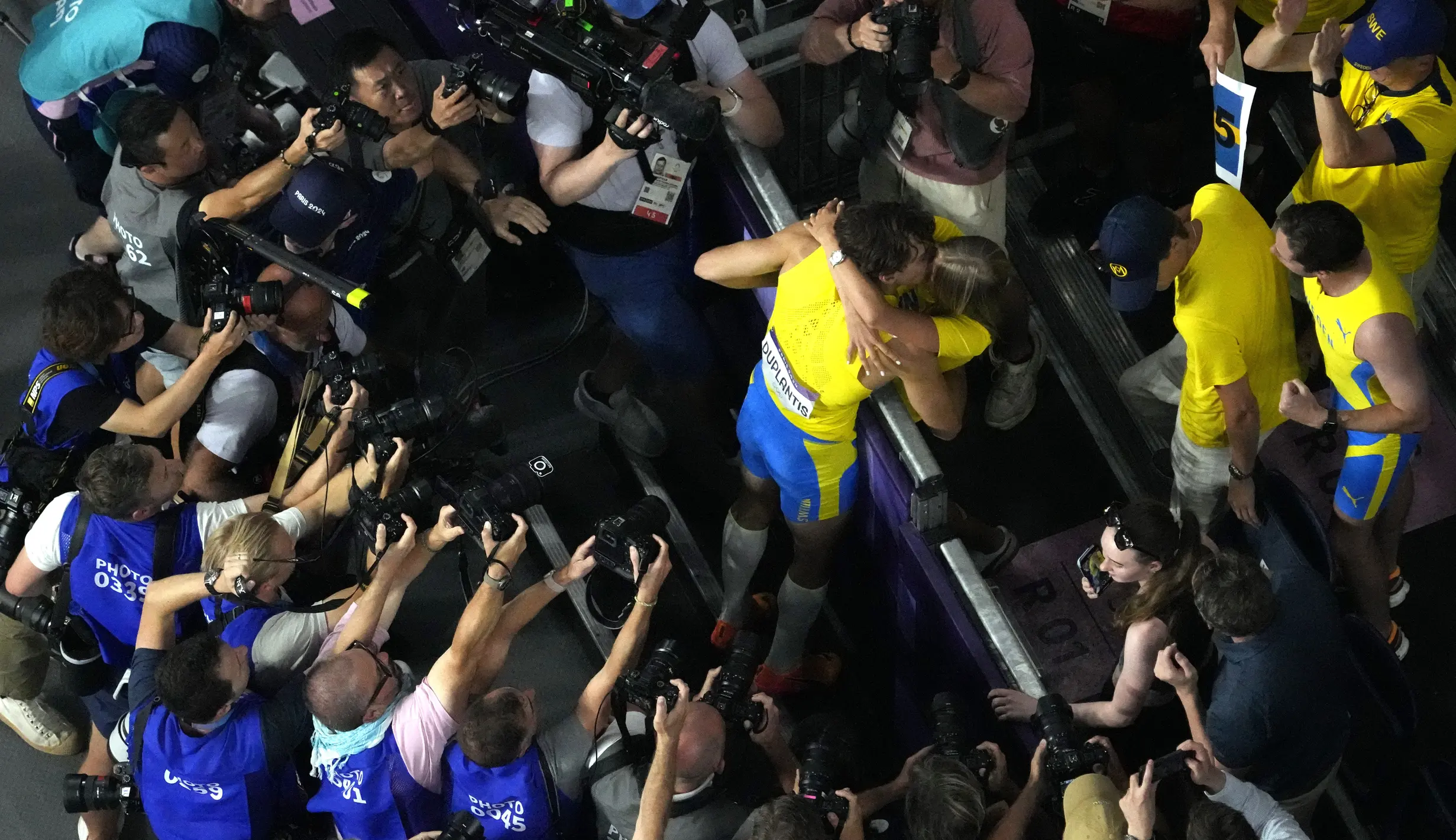 Olimpiade Paris 2024: Momen Armand Duplantis Pecahkan Rekor Lompat ...