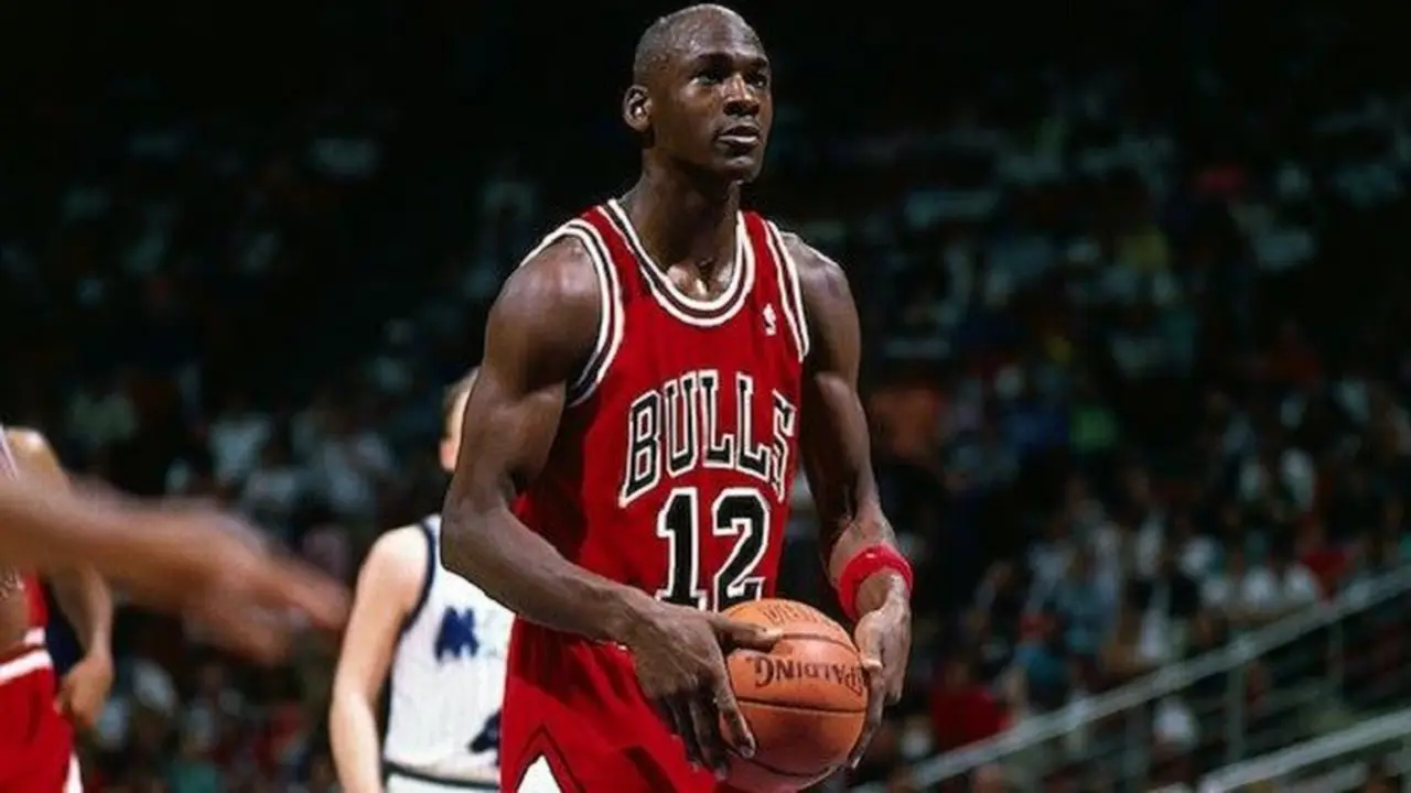 13 Januari 1999: Pebasket Michael Jordan Pensiun untuk Kedua Kalinya ...