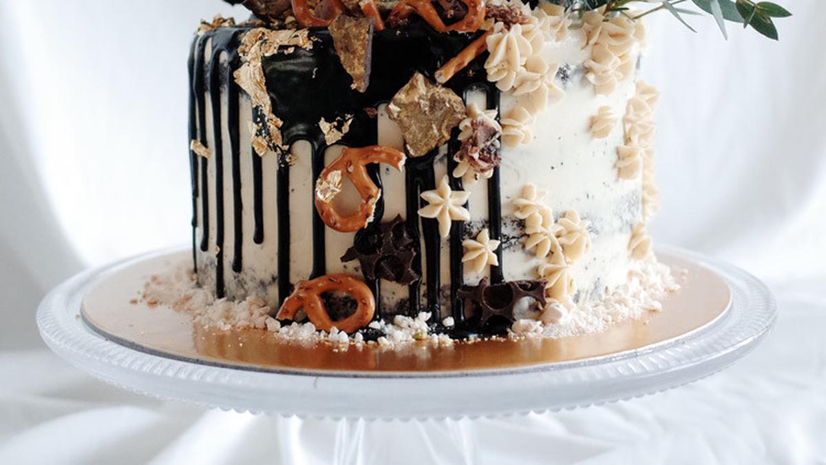 Berhiaskan Bunga Segar, Cake ini Lebih Mirip Karya Seni