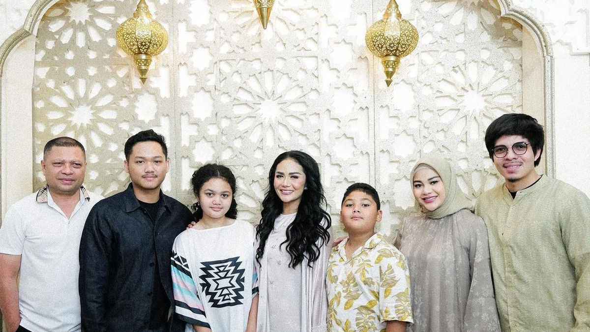6 Potret Atta Halilintar dan Aurel Buka Puasa Bersama Krisdayanti - Raul Lemos, Izin Pamit ...