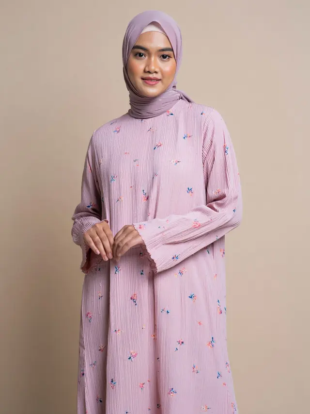 7 Model Gamis Crinkle Motif Terbaru 2025, Cocok untuk Arisan hingga ...