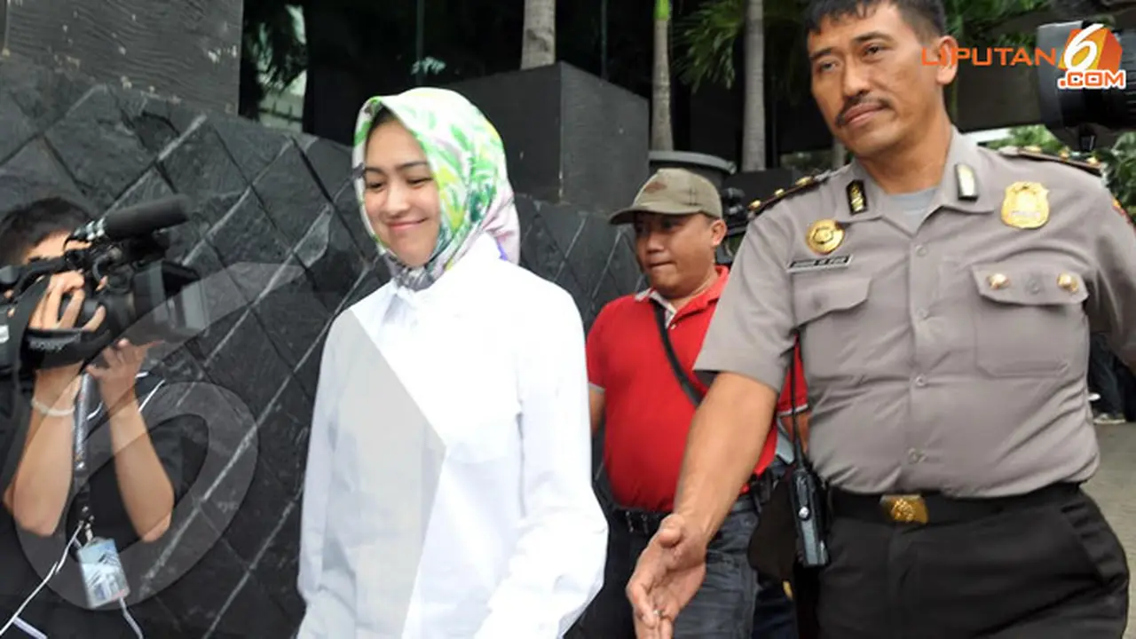 Ratu Atut Dikunjungi Putrinya dan Airin - News Liputan6.com
