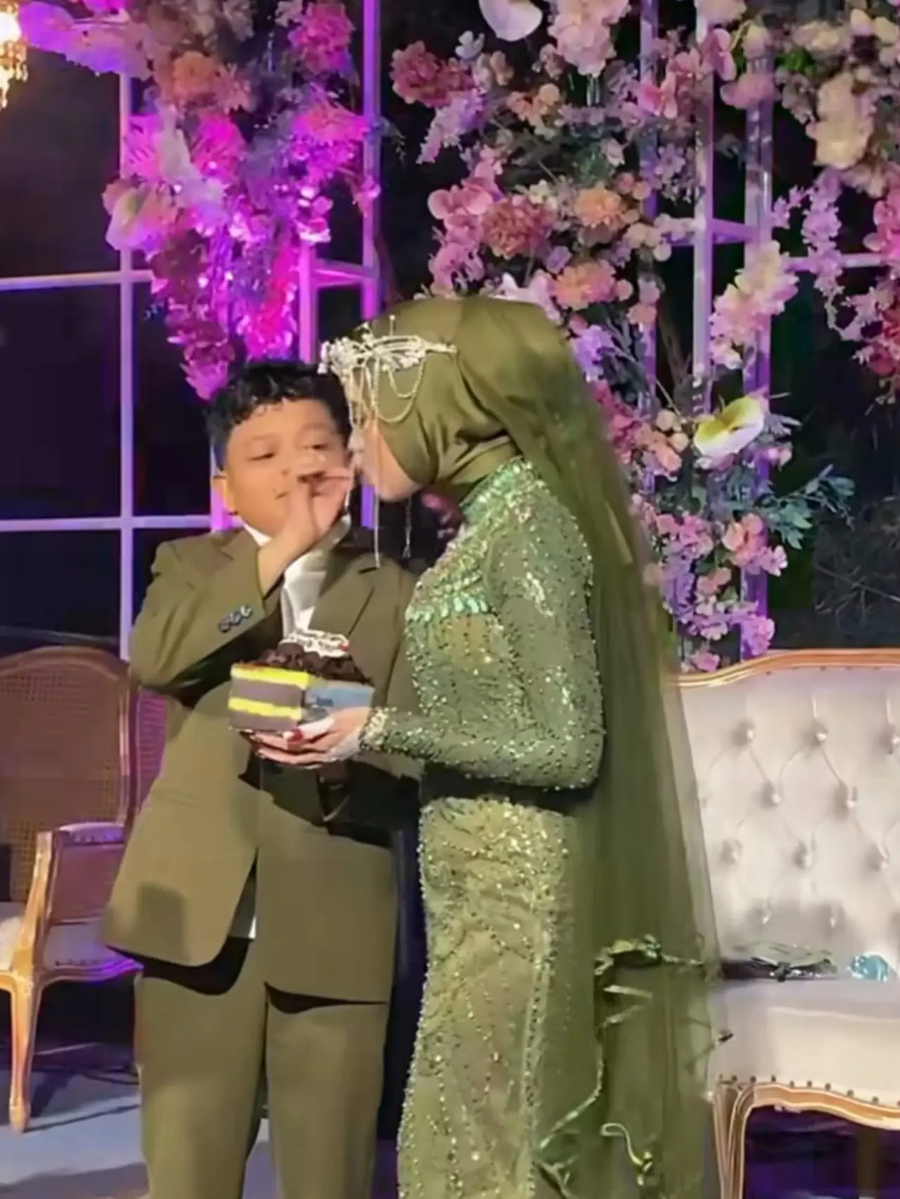 7 Momen Pernikahan Megi Irawan dan Riva Syahdila, Maharnya Curi ...