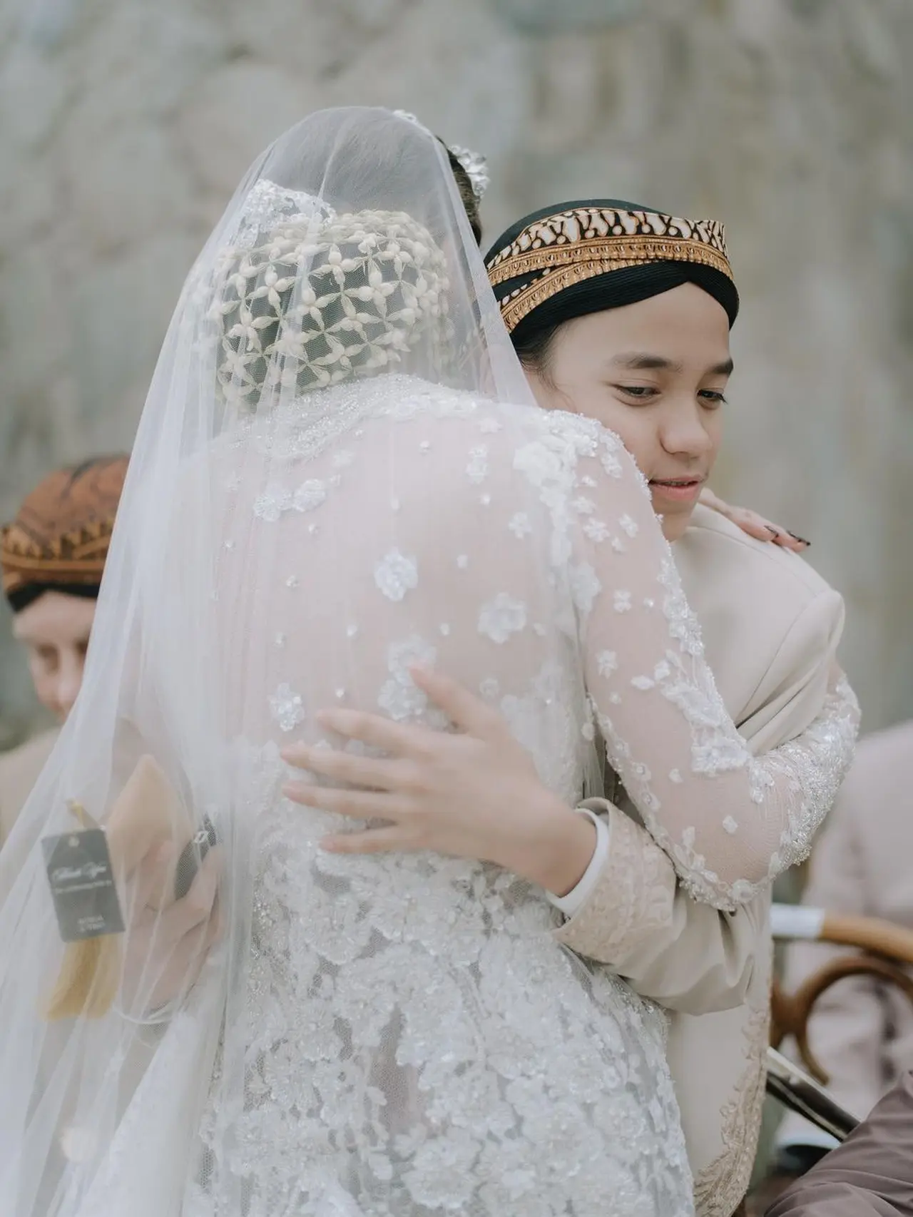 6 Potret Noah Sinclair di Pernikahan BCL dan Tiko Aryawardhana, Peluk Erat Ibunda Setelah Akad ...