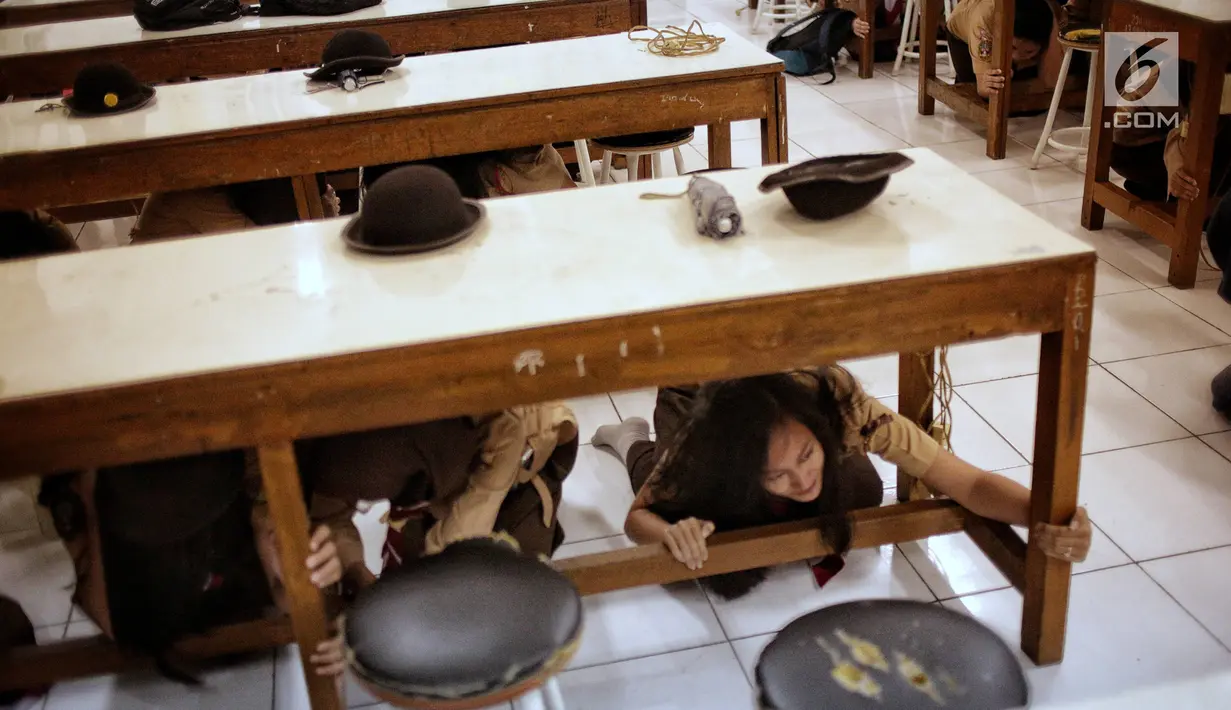 FOTO: Kepanikan Siswa SMAN 78 Jakarta Saat Simulasi Gempa dan Tsunami ...