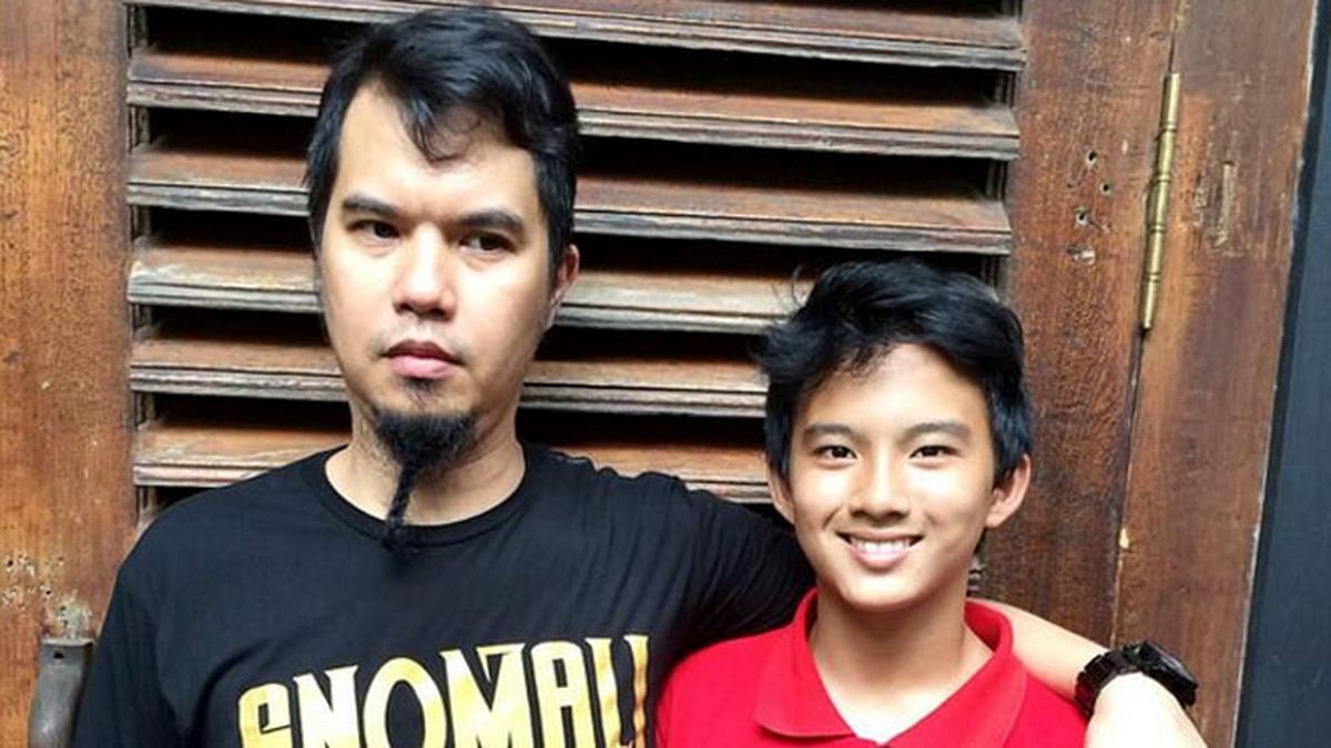 Ahmad Dhani Siap Jadi Ayah Anak Farhat Abbas