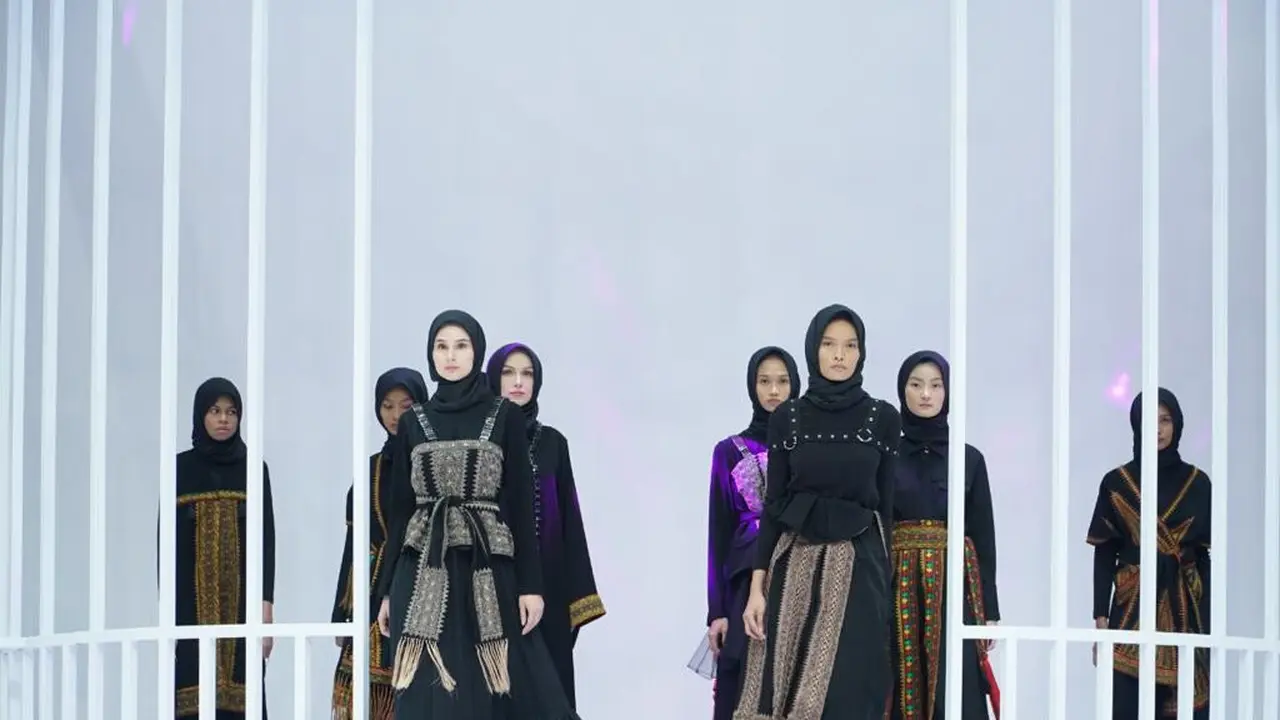 Didiet Maulana Tampilkan Keindahan Kain Tenun Tanimbar pada Koleksi ...