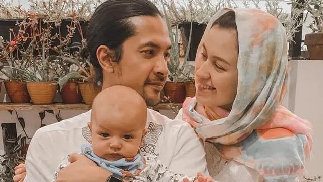 6 Potret Akikah Anak Kimberly Rider, Tingkah Rayden Bikin Gemas - Hot ...