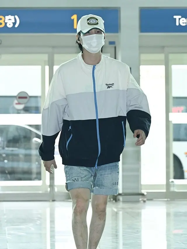 Foto Suga BTS Jelang Konser di Indonesia Beredar, Gayanya Santai Banget ...