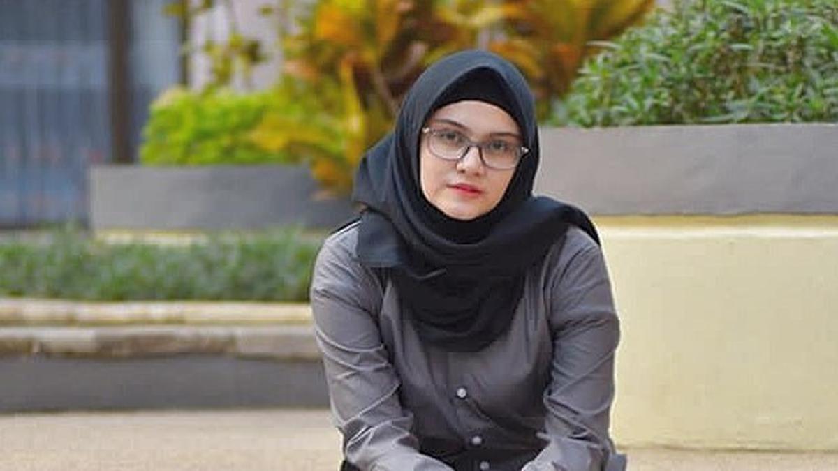 Cara Zee Zee Shahab Tunjukkan Jiwa Femininnya - Entertainment Fimela.com