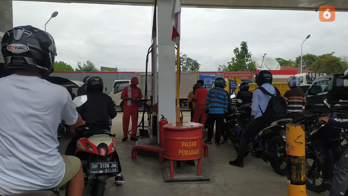 Antrean BBM Bersubsidi di SPBU Gorontalo Mengular, Pengecer Ikut-ikutan ...