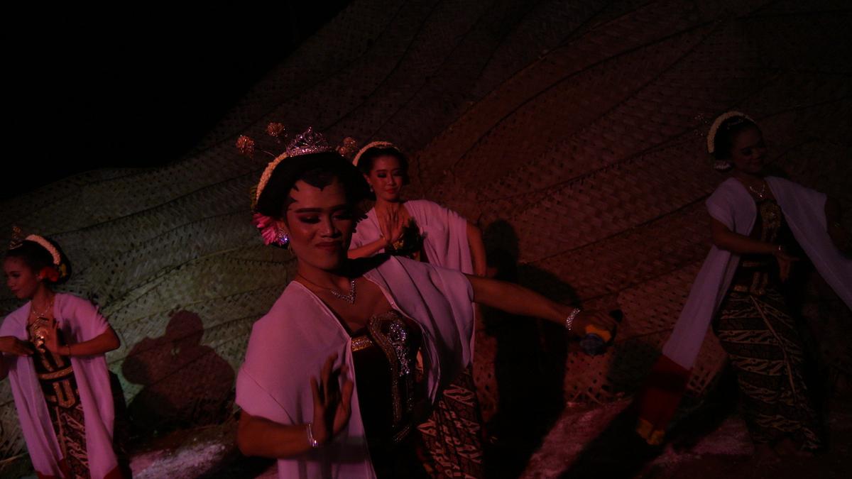 Mengenang Maestro Tari Lengger Mbok Dariah di Bukit Kendalisada ...