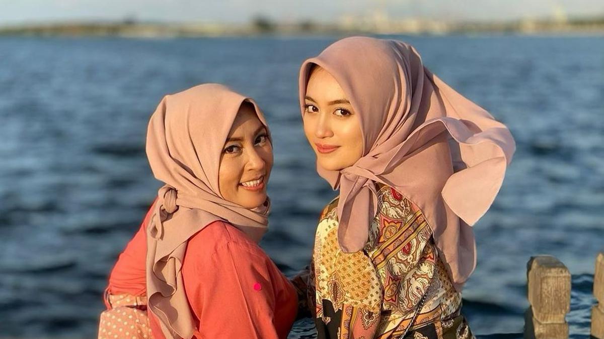Potret Kebersamaan Nabilah Eks JKT48 dan Ibunda, Bak Kakak Adik - Foto Liputan6.com