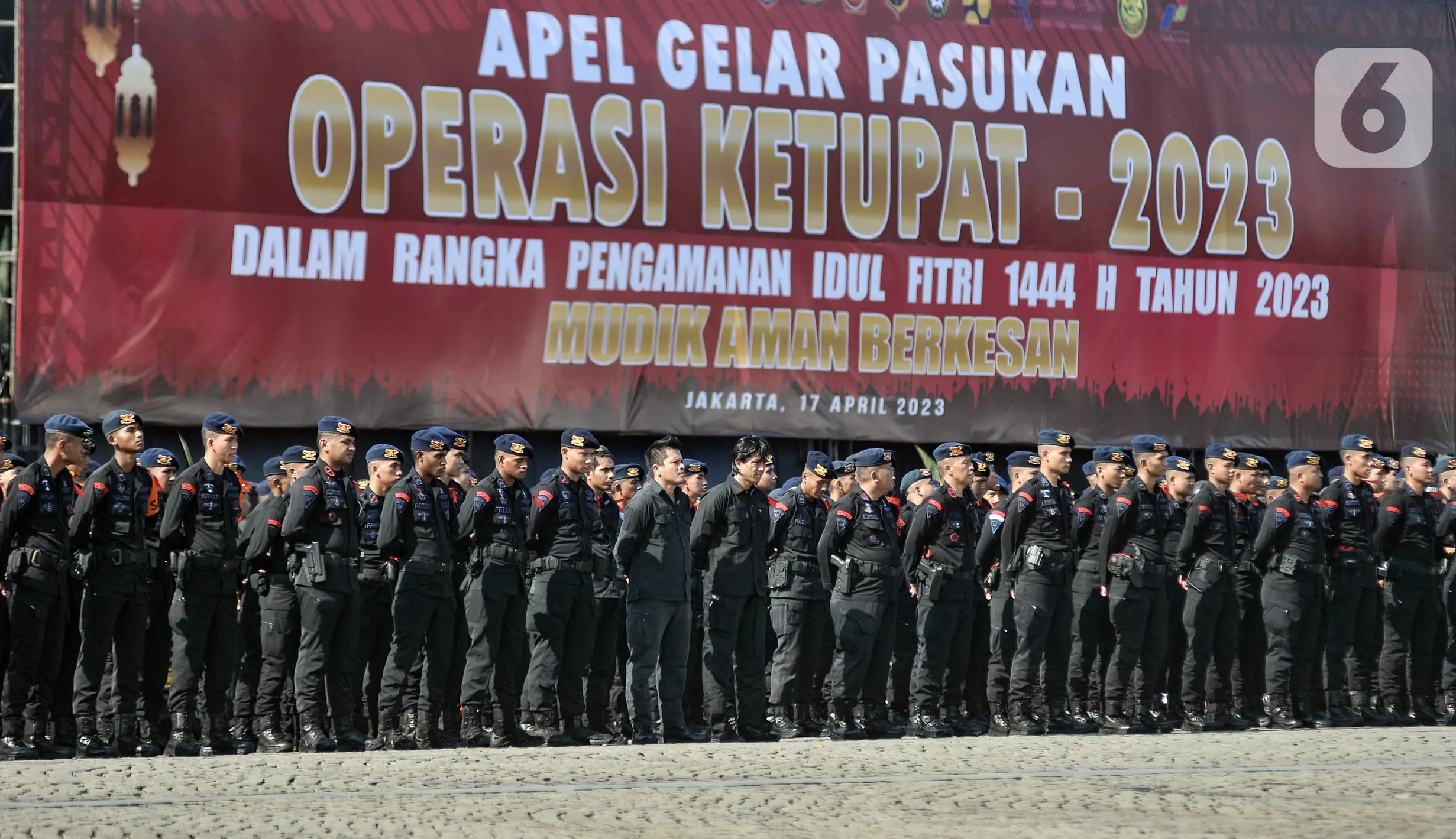 TNI - Polri Gelar Apel Pasukan Operasi Ketupat 2023 di Monas - Foto Liputan6.com