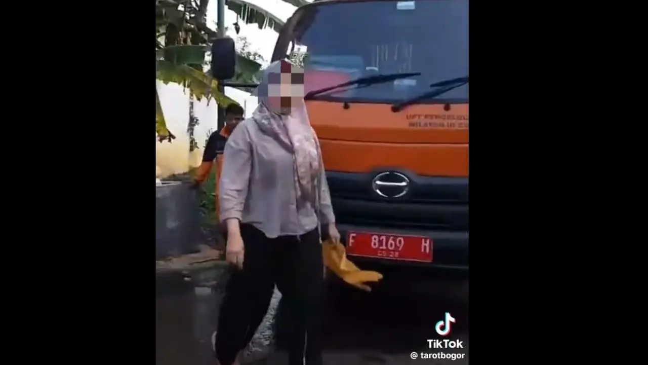 Drama Kompleks, Viral Pasutri Alangi Truk DLH Angkut Sampah Warga Imbas Gagal Jadi Ketua RT ...