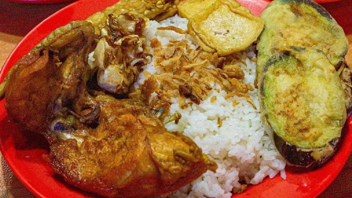 Viral, Makan Pecel Lele di Pinggir Jalan Malioboro Harga Rp37 Ribu