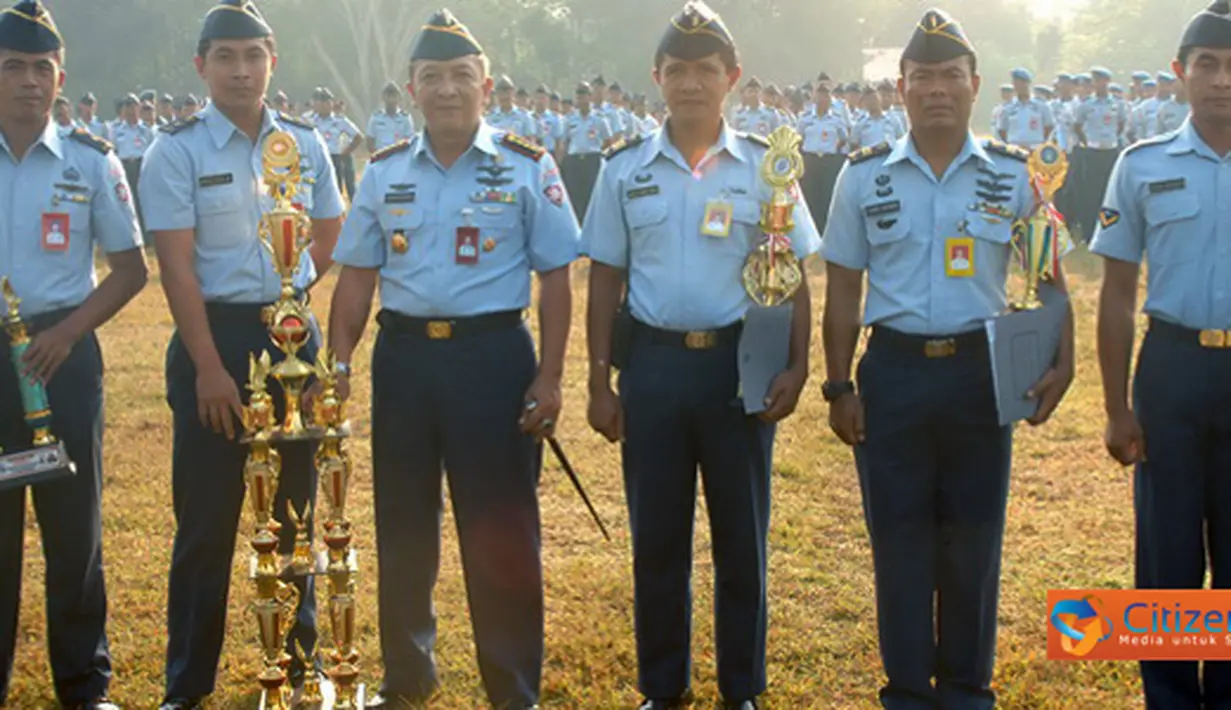 Danlanud Suryadarma Serahkan Hadiah HUT Koopsau I - Foto Liputan6.com