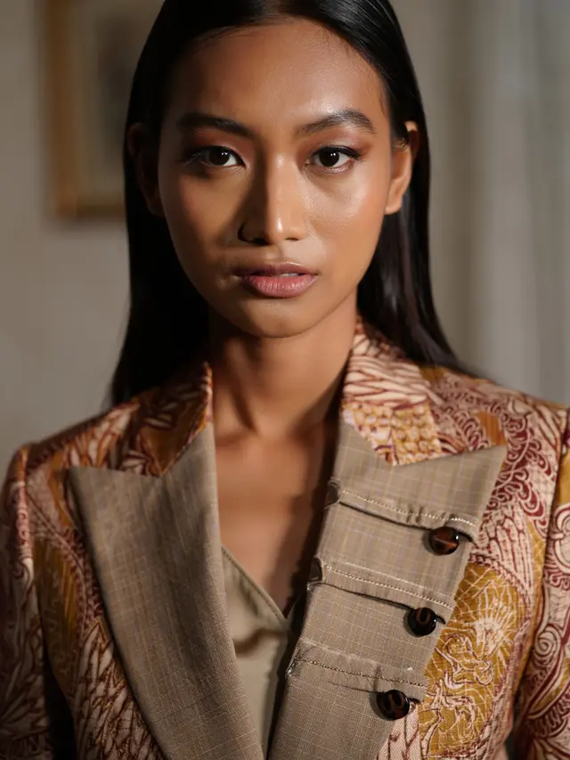 14 Model Baju Batik Blazer Wanita Terbaru 2025, Gaya Kantor hingga ...