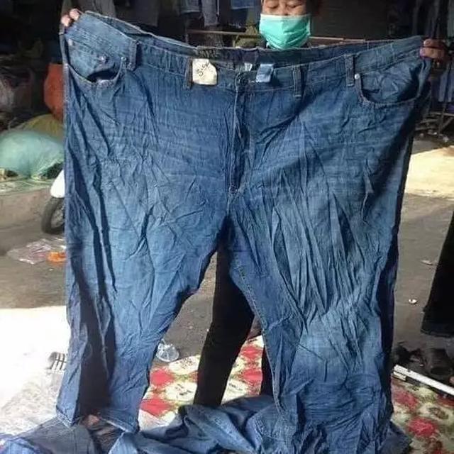 6 Potret Celana Ukuran Jumbo Ini Bikin Geleng Kepala, Bisa Dipakai Dua ...