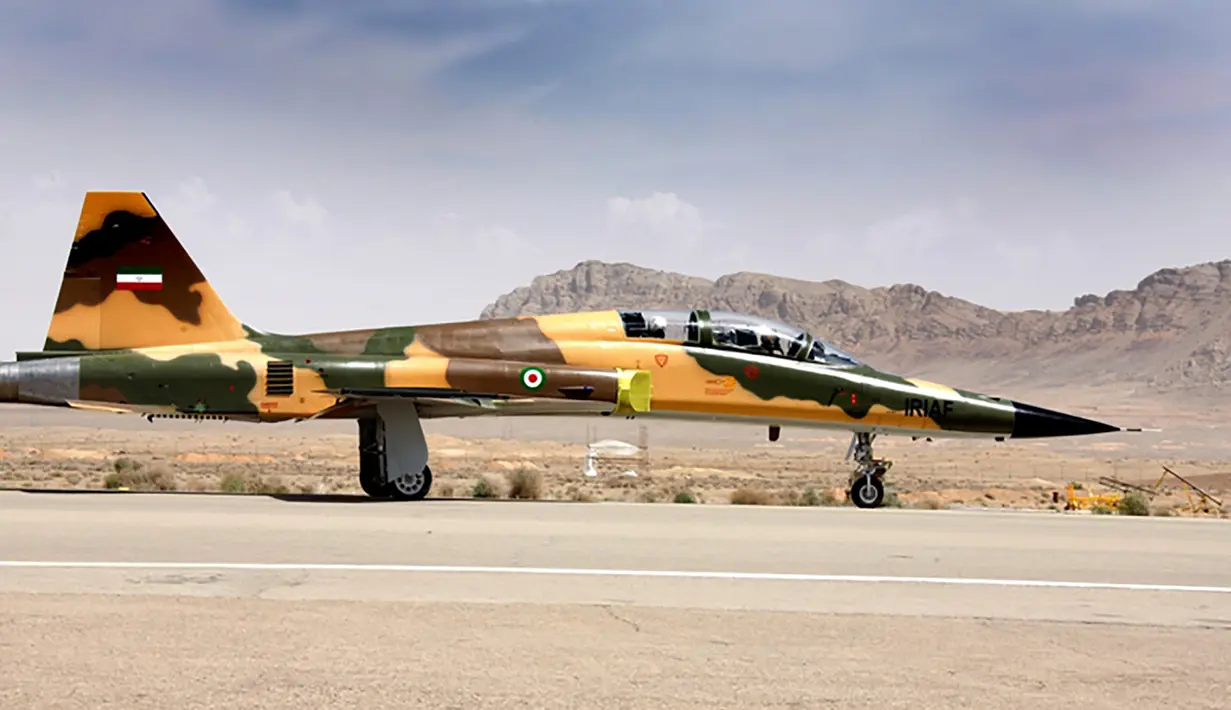 FOTO: Wujud Jet Tempur Terbaru Iran Buatan dalam Negeri - Foto Liputan6.com