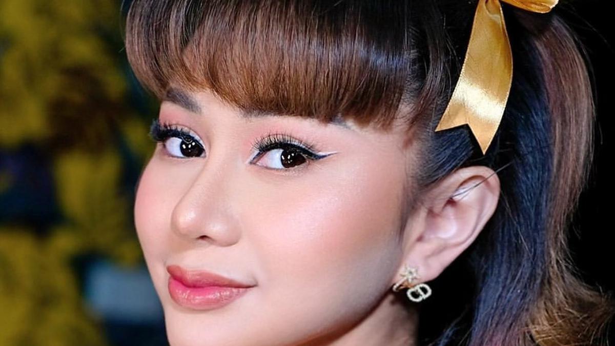 Denise Chariesta Menangis Sambil Klarifikasi Konten Edukasi Menyusui yang Viral di Twitter