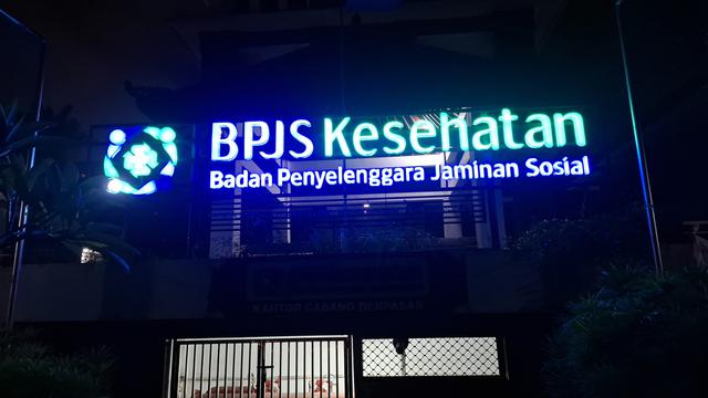 Kantor BPJS Cabang Denpasar Diteror OTK: Gerbang Dipasangi Spanduk dan ...