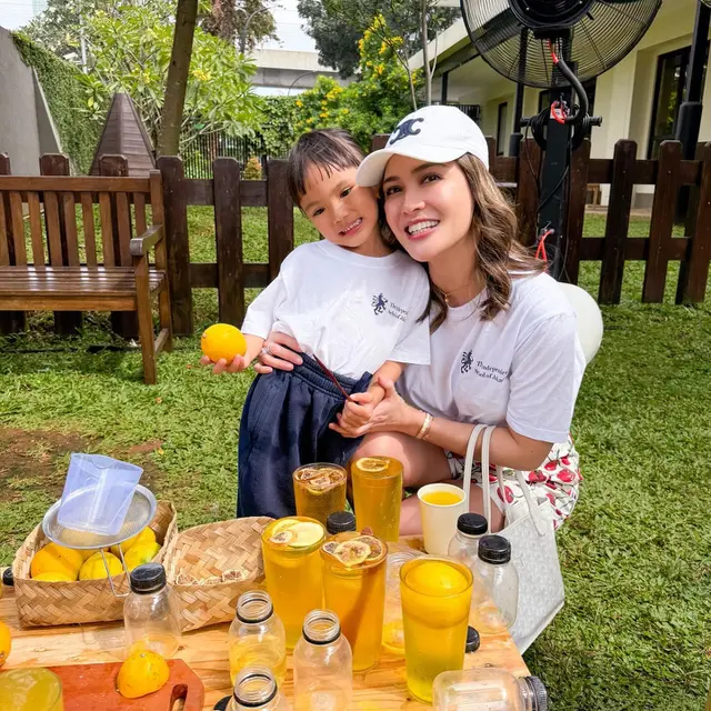 7 Potret Shandy Aulia dan Mantan Suami Piknik Bareng Anak, Tampil Kompak - Hot Liputan6.com