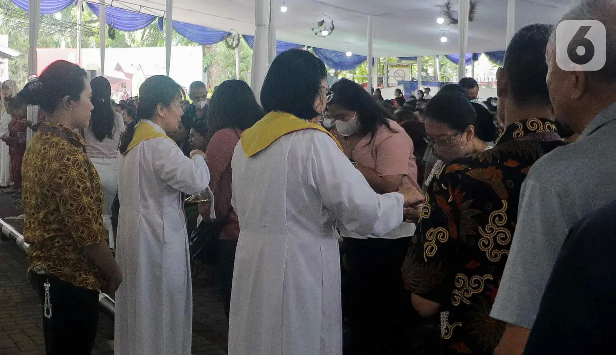 Khidmat Misa Natal di Gereja Katedral Jakarta - Foto Liputan6.com