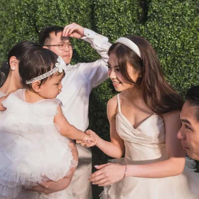 6 Potret Clarissa Tanoesoedibjo Bareng Keluarga di Hari Pernikahan, Penuh Bahagia - Hot Liputan6.com